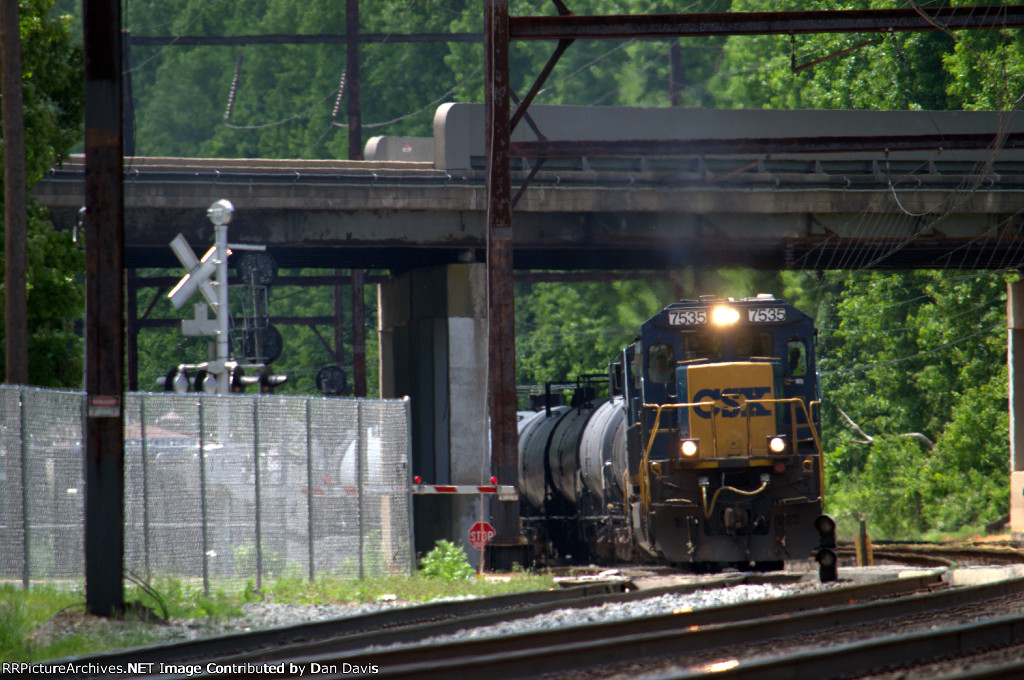 CSX C40-8 7535 leads Q418-31
